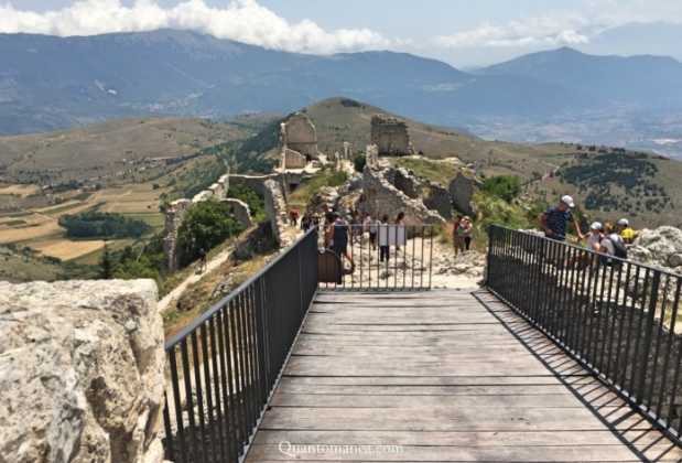 Rocca Calascio in Abruzzo, il fascino del castello più alto d'Italia ...