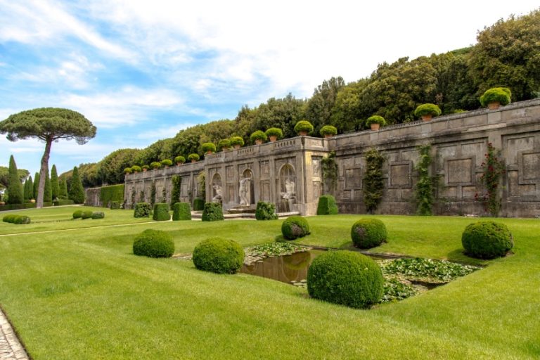 Gita in famiglia nei Giardini e nel Palazzo Pontificio di Castel ...